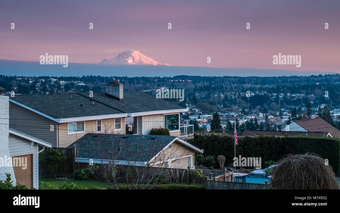 A view of Mount Rainier from a neighborhood in Des Moines, Washington ...
