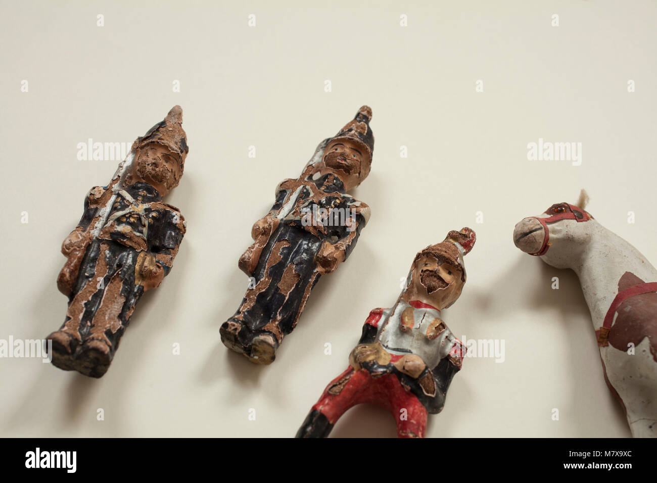 Paper mache horse hi-res stock photography and images - Alamy