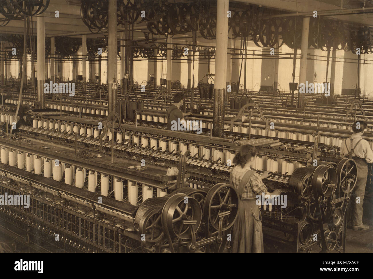 Child workers cotton mill hi-res stock photography and images - Alamy