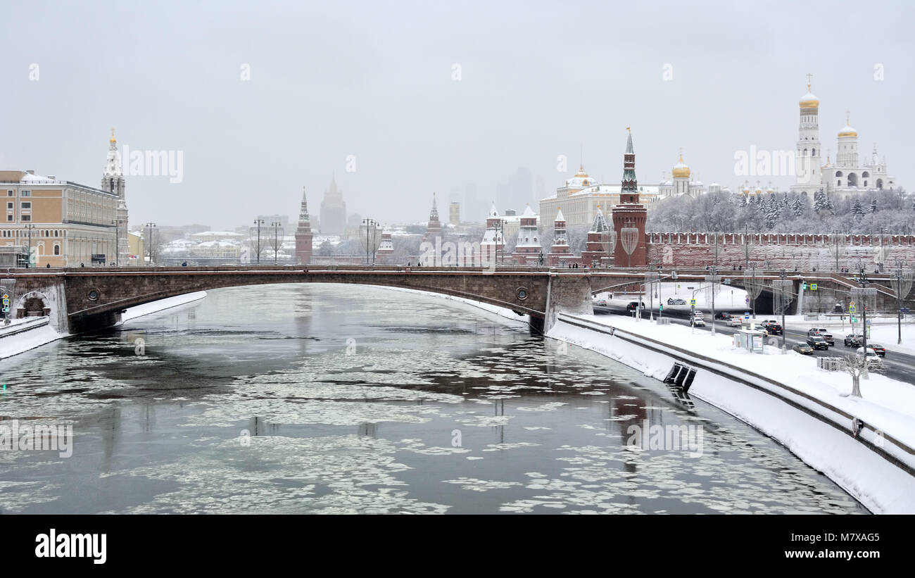 = Bolshoy Moskvoretsky Bridge & Moscow Kremlin Towers in Snow = Winter ...