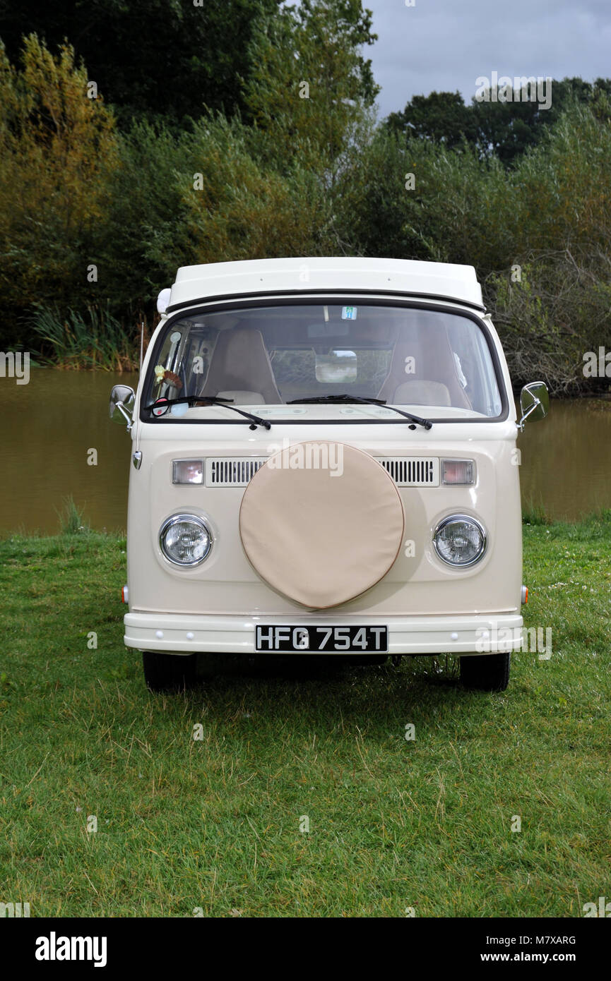 1979 Volkswagen Bay Window camper van with pop up top Stock Photo - Alamy