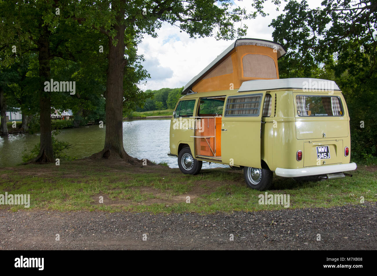 1972 Volkswagen bay window camper with pop-top Stock Photo - Alamy