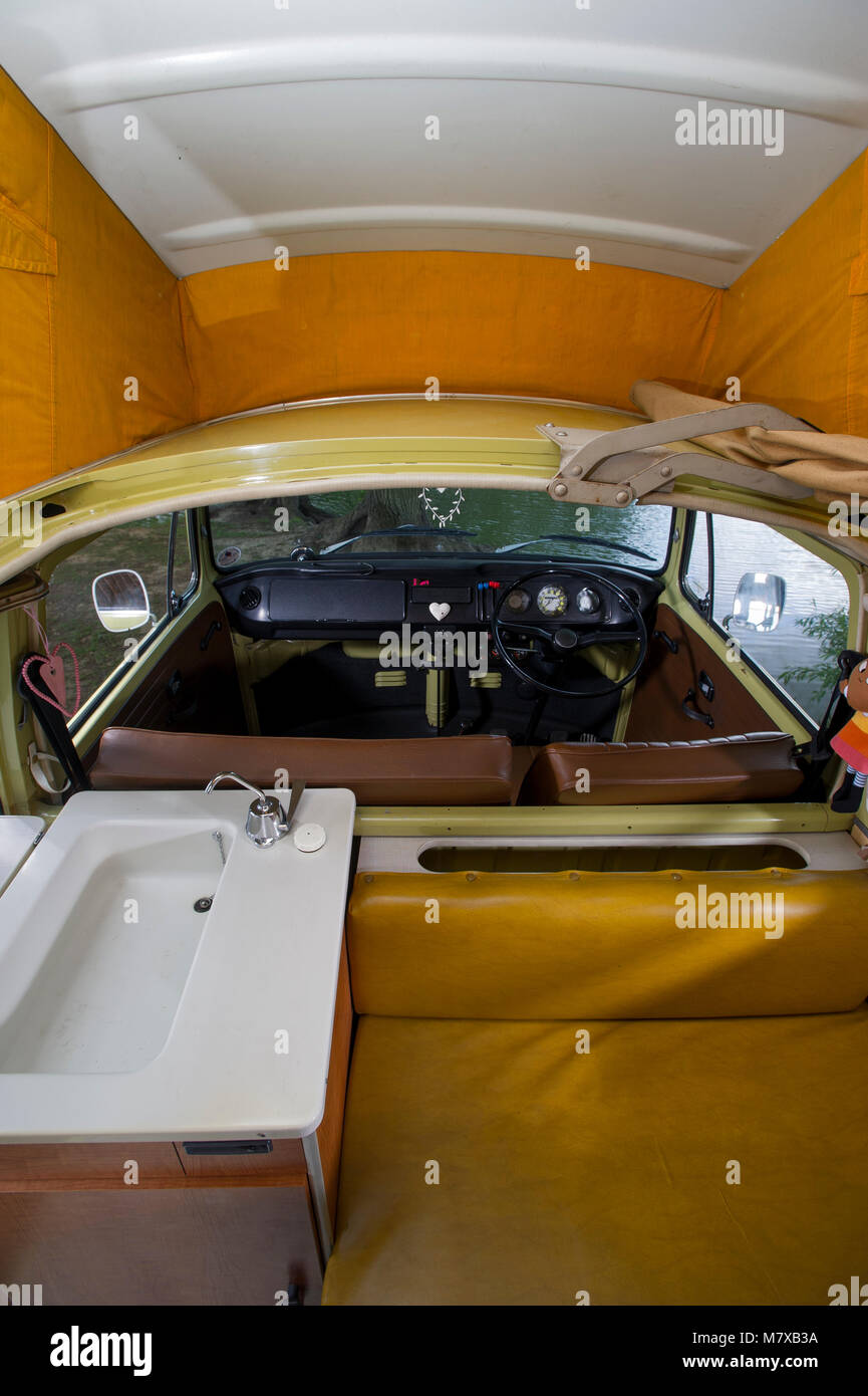Vw t2 1972 bay window camper hi-res stock photography and images - Alamy