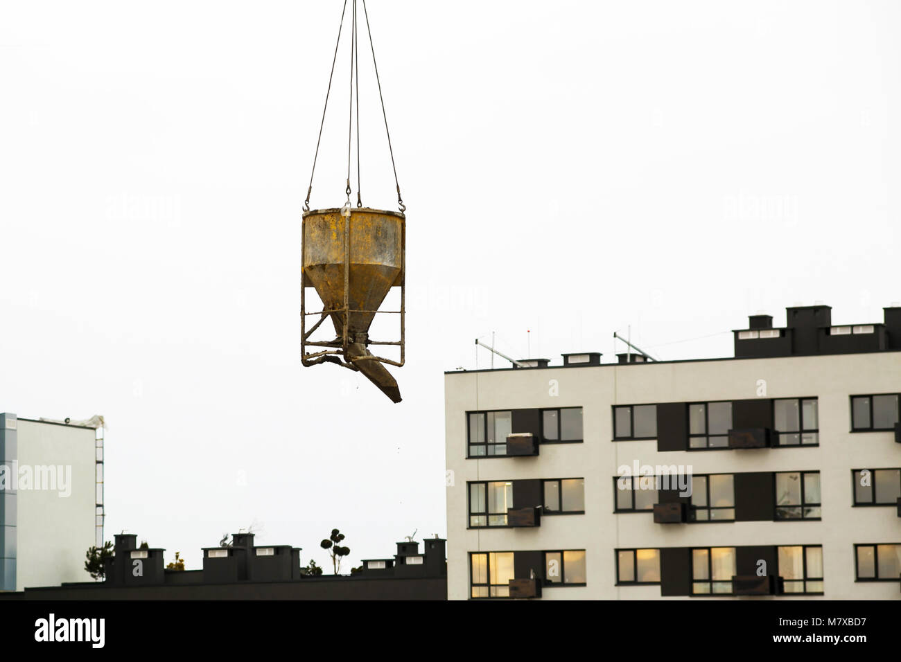 Crane concrete bucket hi-res stock photography and images - Alamy