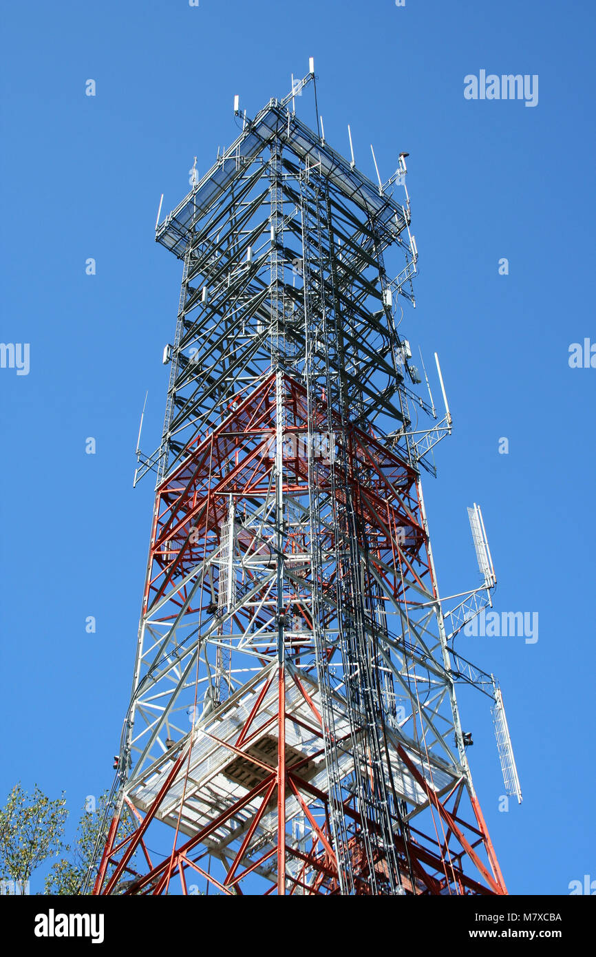 Radio antenna tower hi-res stock photography and images - Alamy