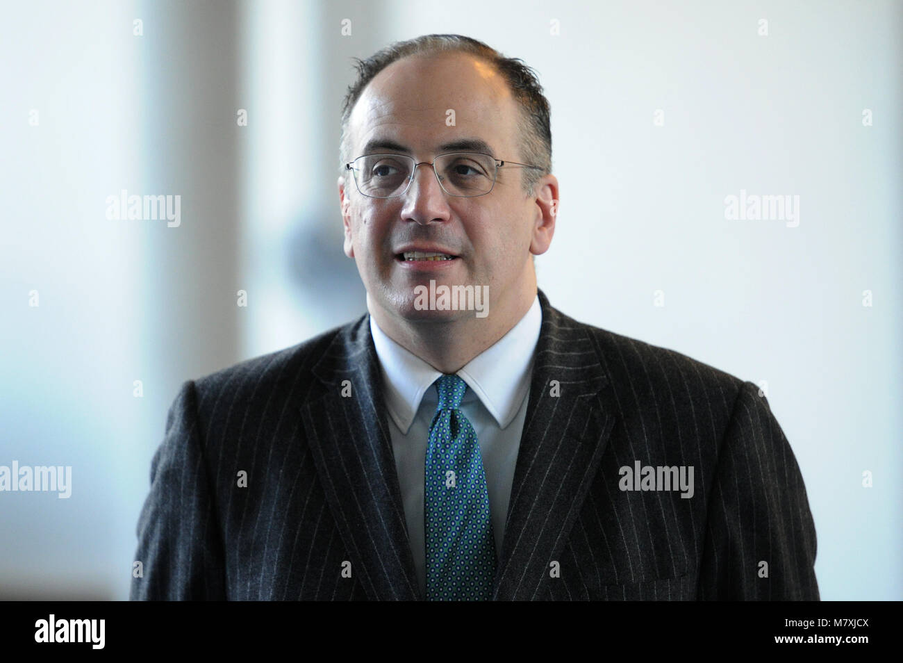 Media london central mosque hi-res stock photography and images - Alamy