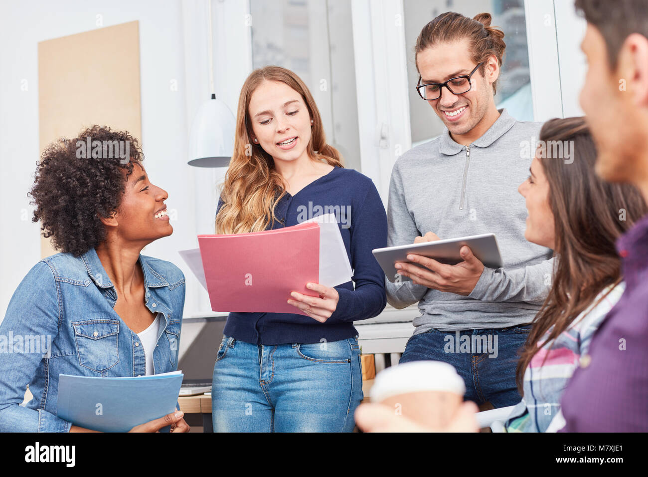 Student presentation hi-res stock photography and images - Alamy