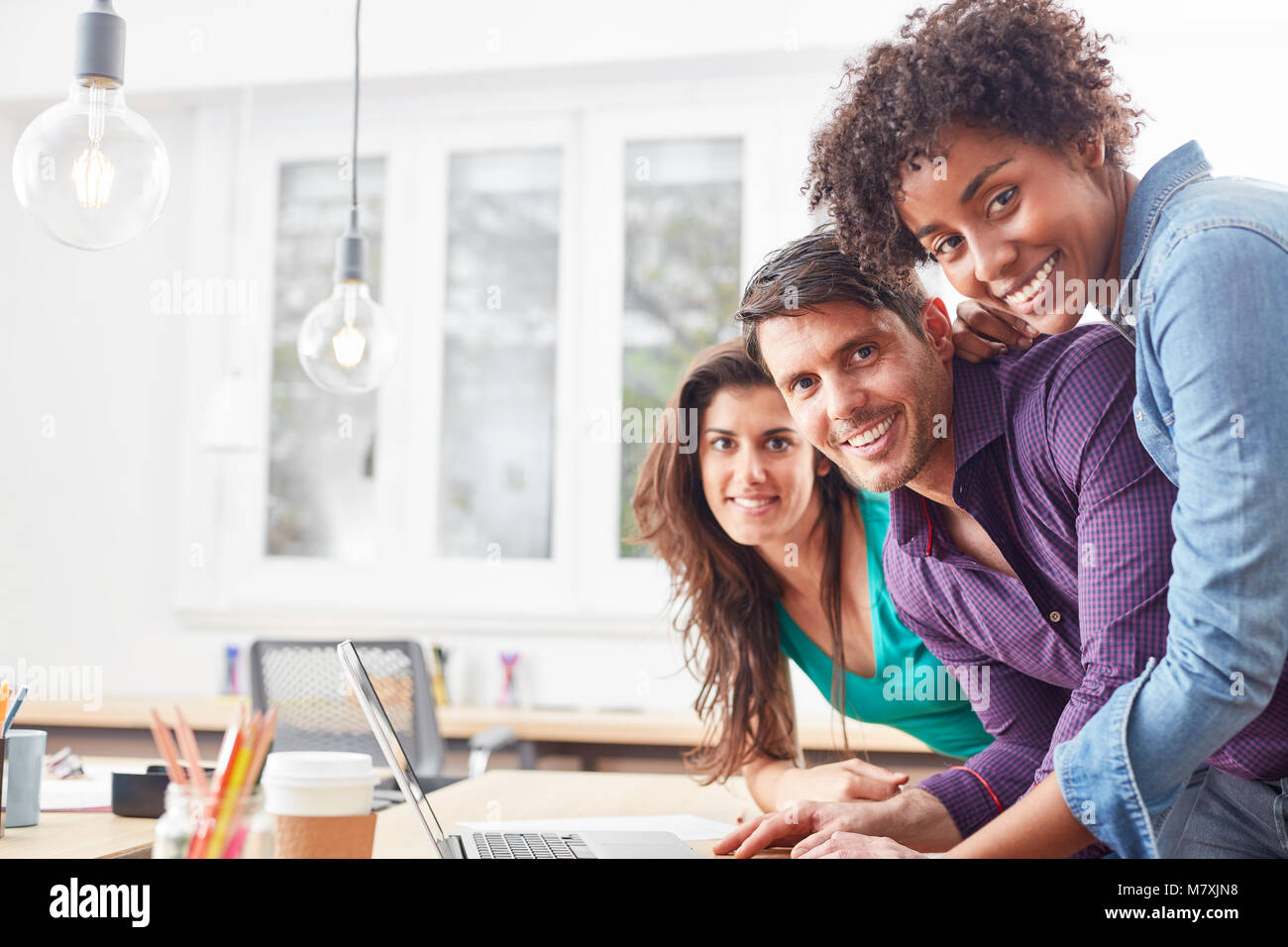 Office friends hi-res stock photography and images - Alamy