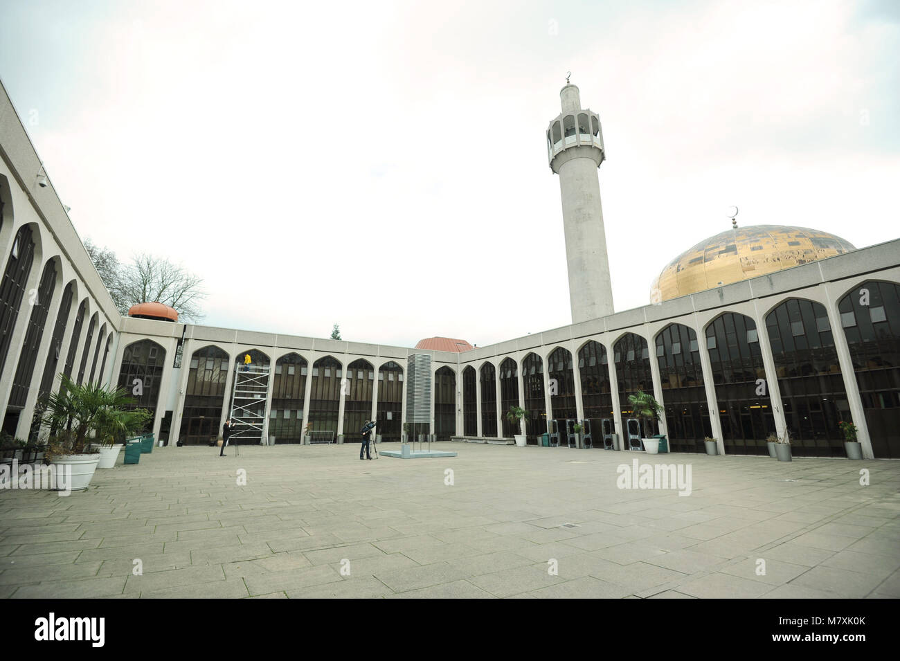 A view of the courtyard at London Central Mosque in Regent's Park ...