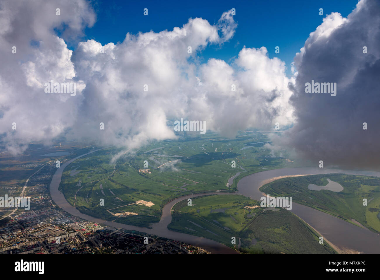 Above the cloud layer hi-res stock photography and images - Alamy