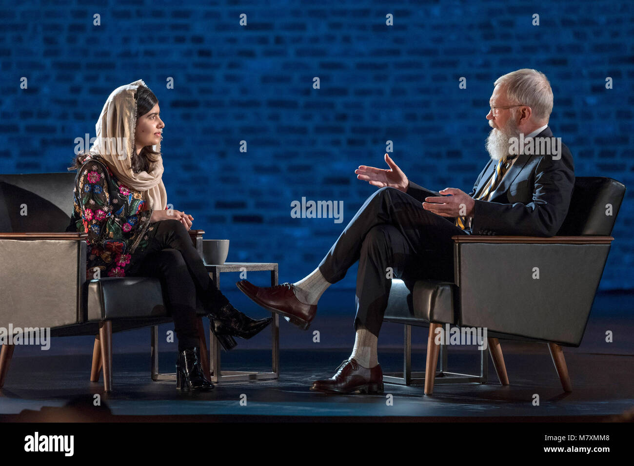 MY NEXT GUEST NEEDS NO INTRODUCTION WITH DAVID LETTERMAN, from left ...