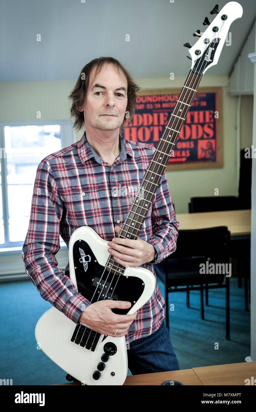 Guitarist Paul Grey(b1957) now suffers from Tinnitus after year of ...