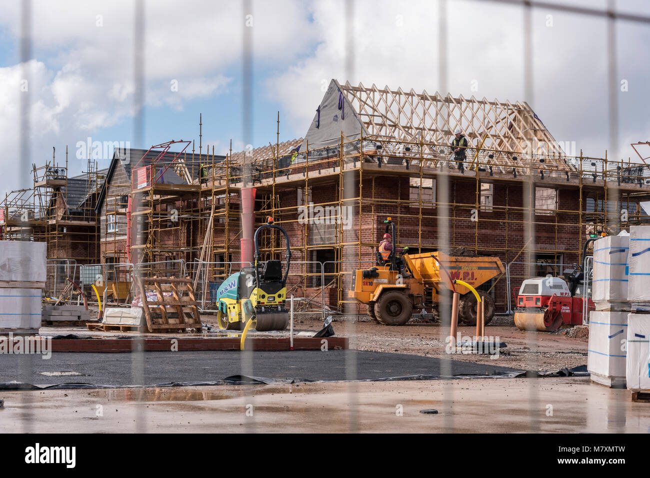 Construction site scaffolding building hi-res stock photography and ...
