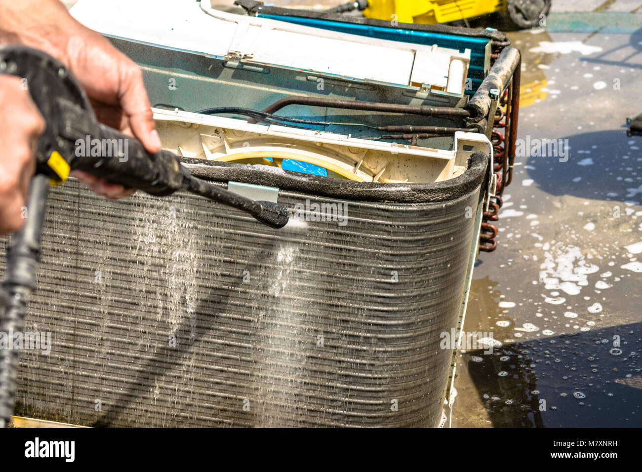Ac cleaning water gun hi-res stock photography and images - Alamy