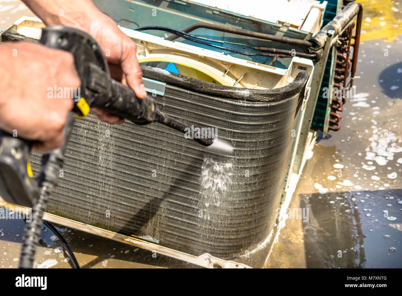 Ac cleaning water gun hi-res stock photography and images - Alamy