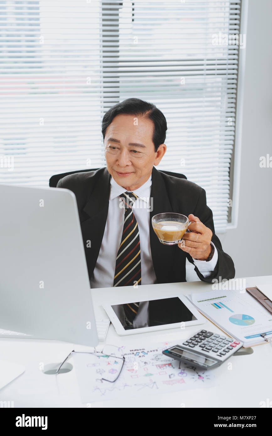 Business leader hi-res stock photography and images - Alamy