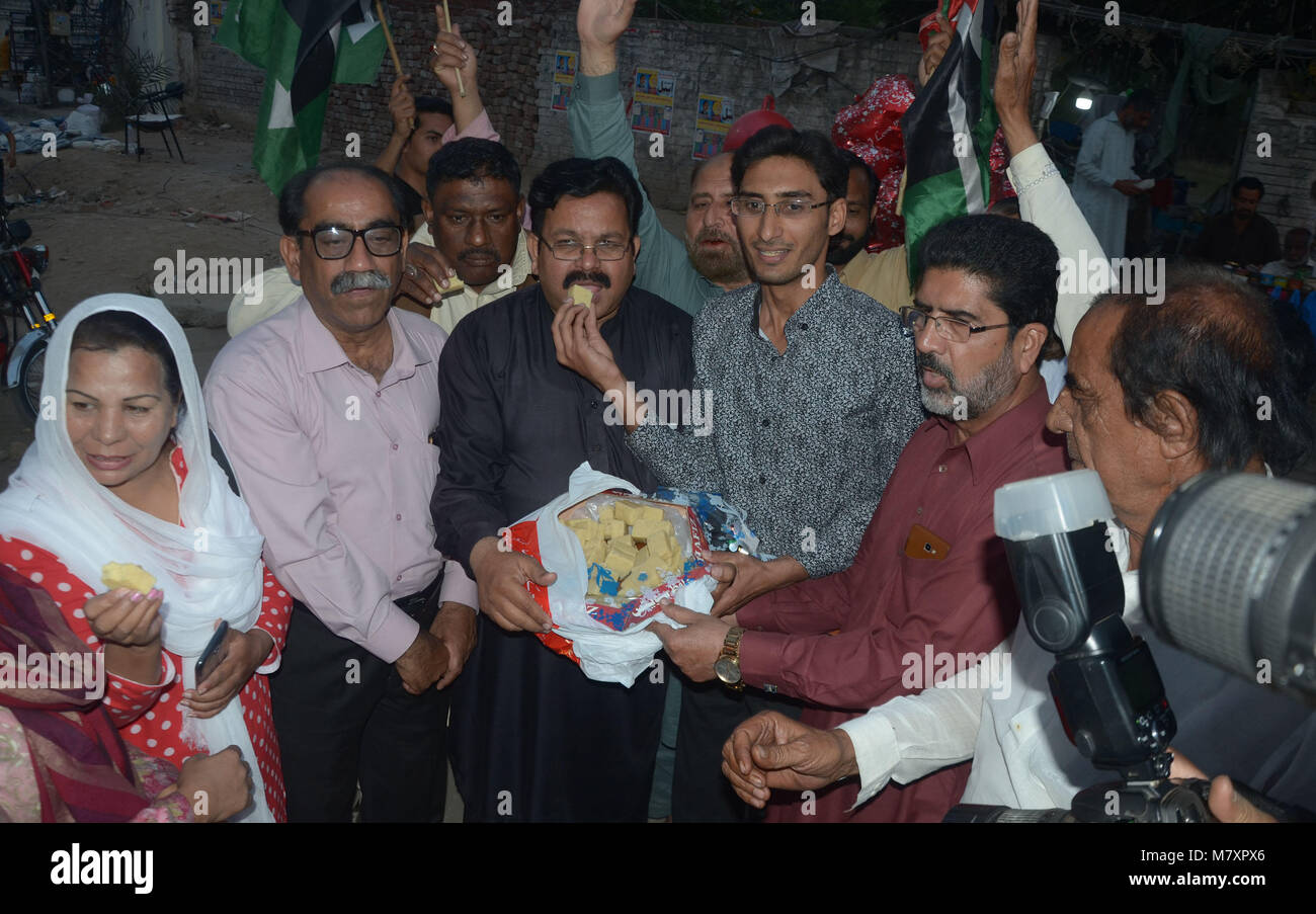 Pakistan peoples party ppp workers hi-res stock photography and images ...