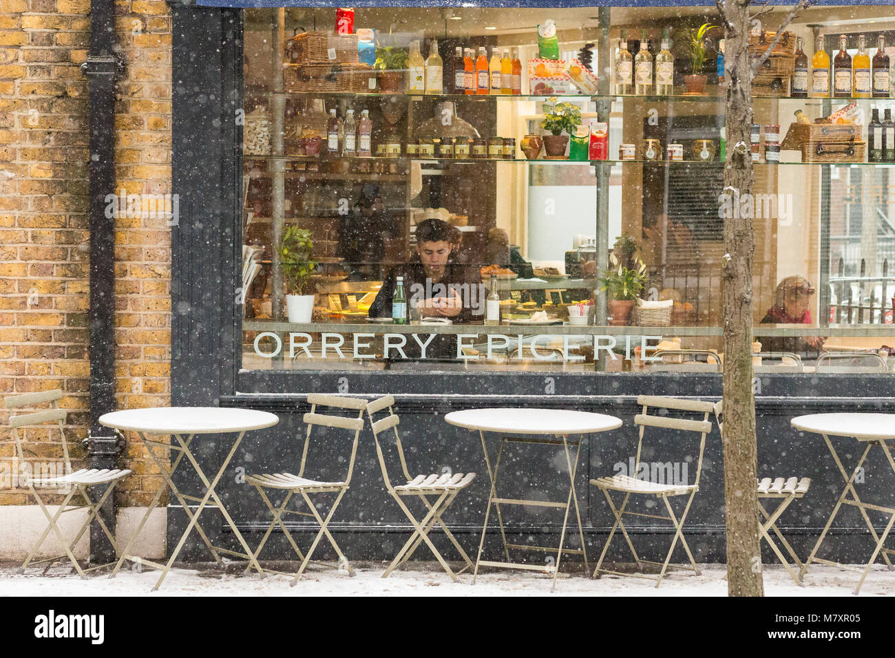 Typical london scene hi-res stock photography and images - Alamy
