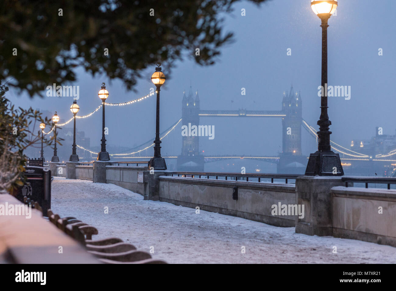 London bridge winter hi-res stock photography and images - Alamy