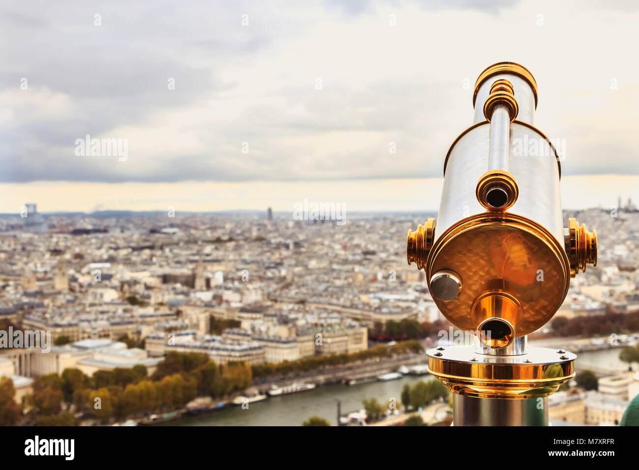 Eiffel tower telescope overlooking paris hi-res stock photography and ...