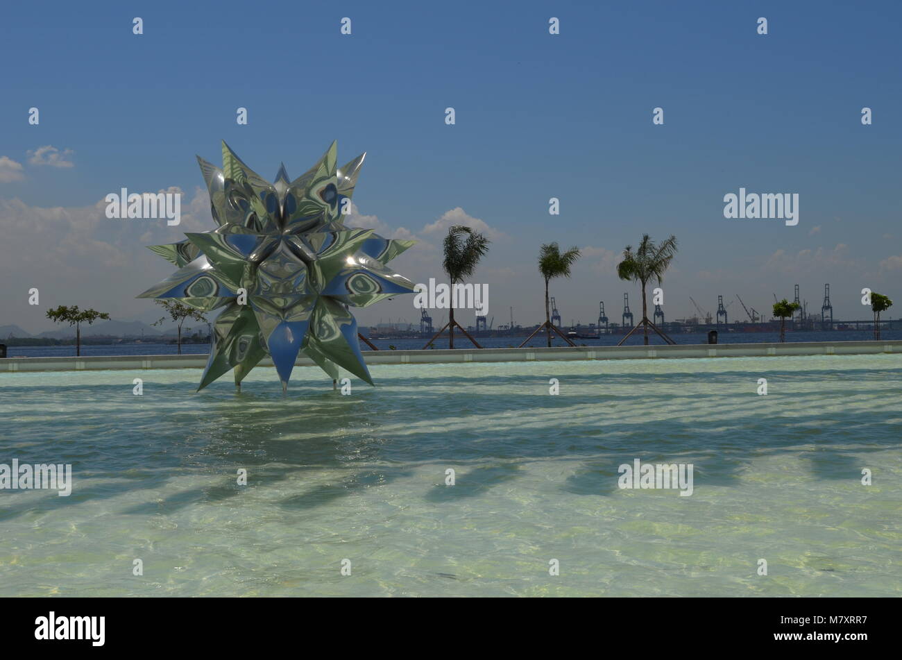 Floating sculpture hi-res stock photography and images - Alamy