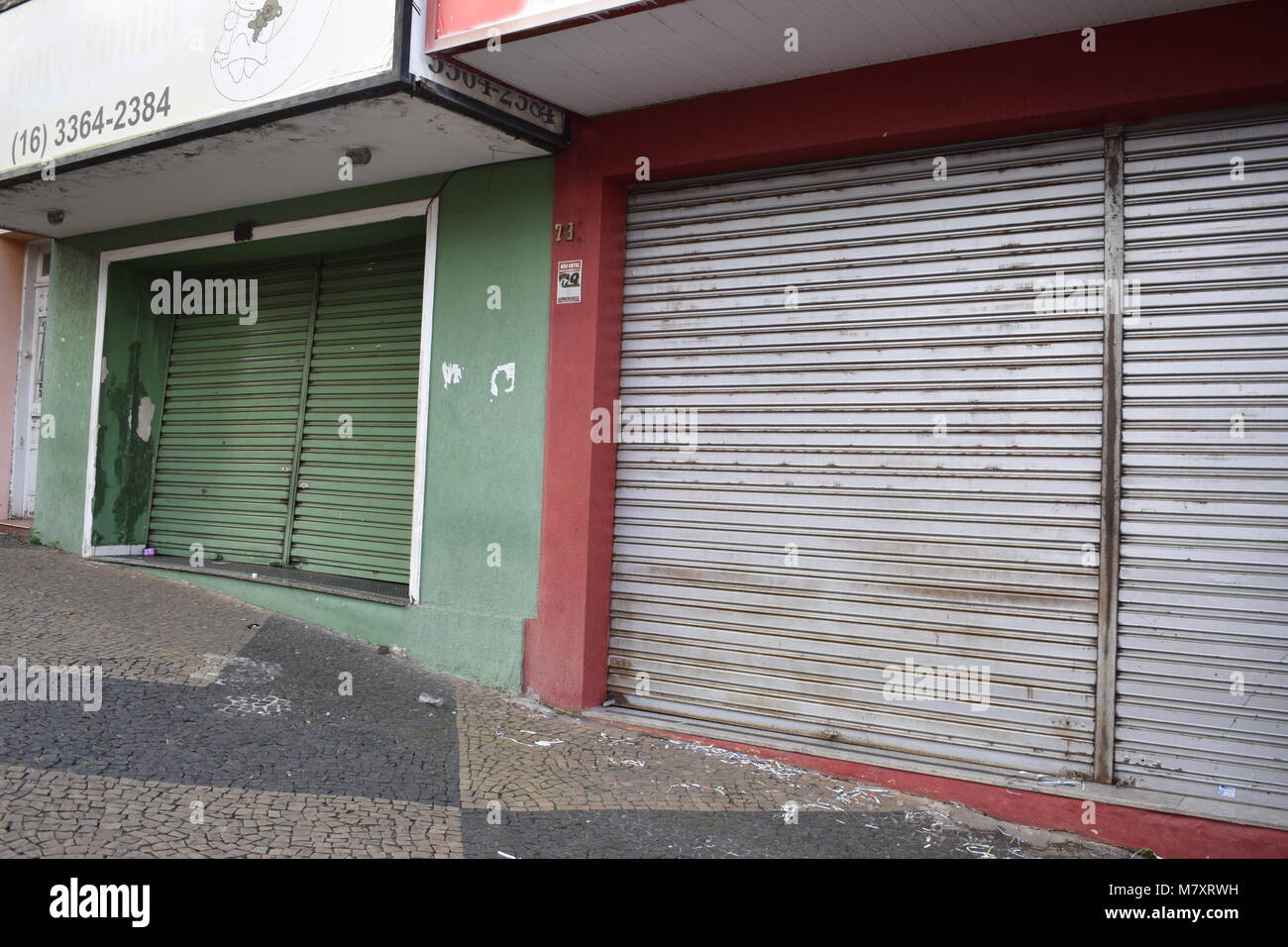Metal storefront hi-res stock photography and images - Alamy