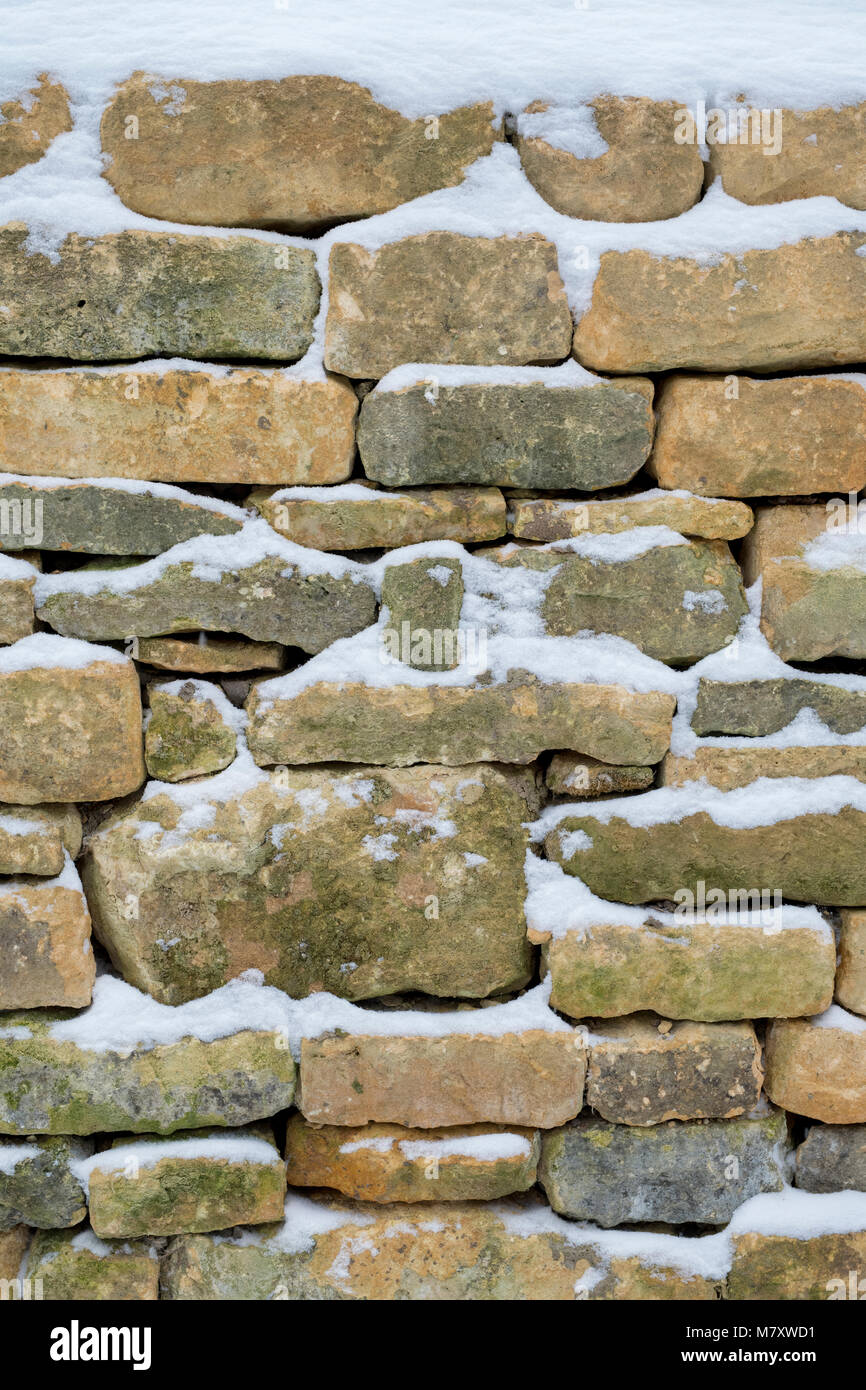 Cotswolds countryside dry stone walls hi-res stock photography and ...