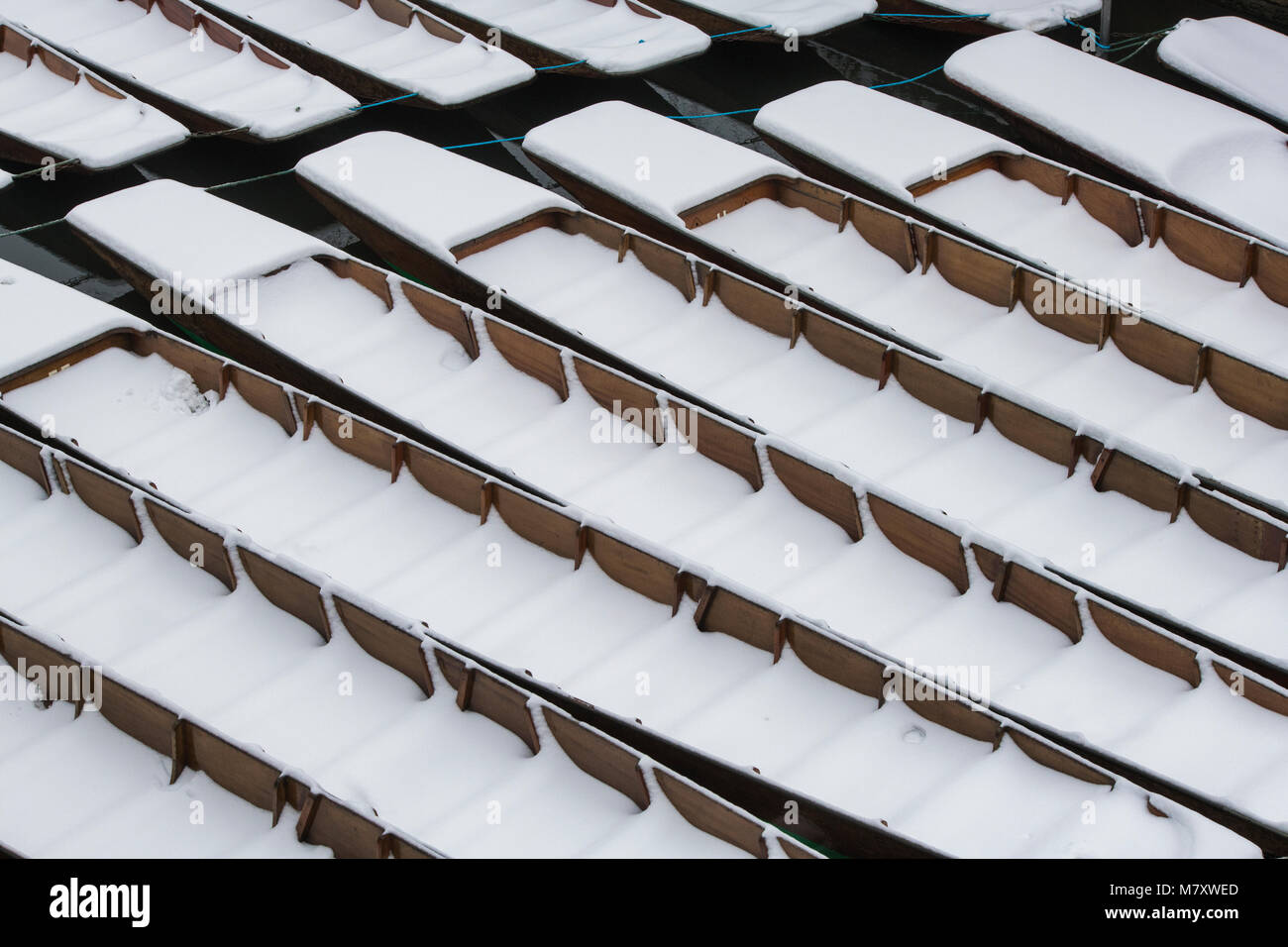 Punts covered in snow on the River Cherwell next to Magdalen bridge in ...