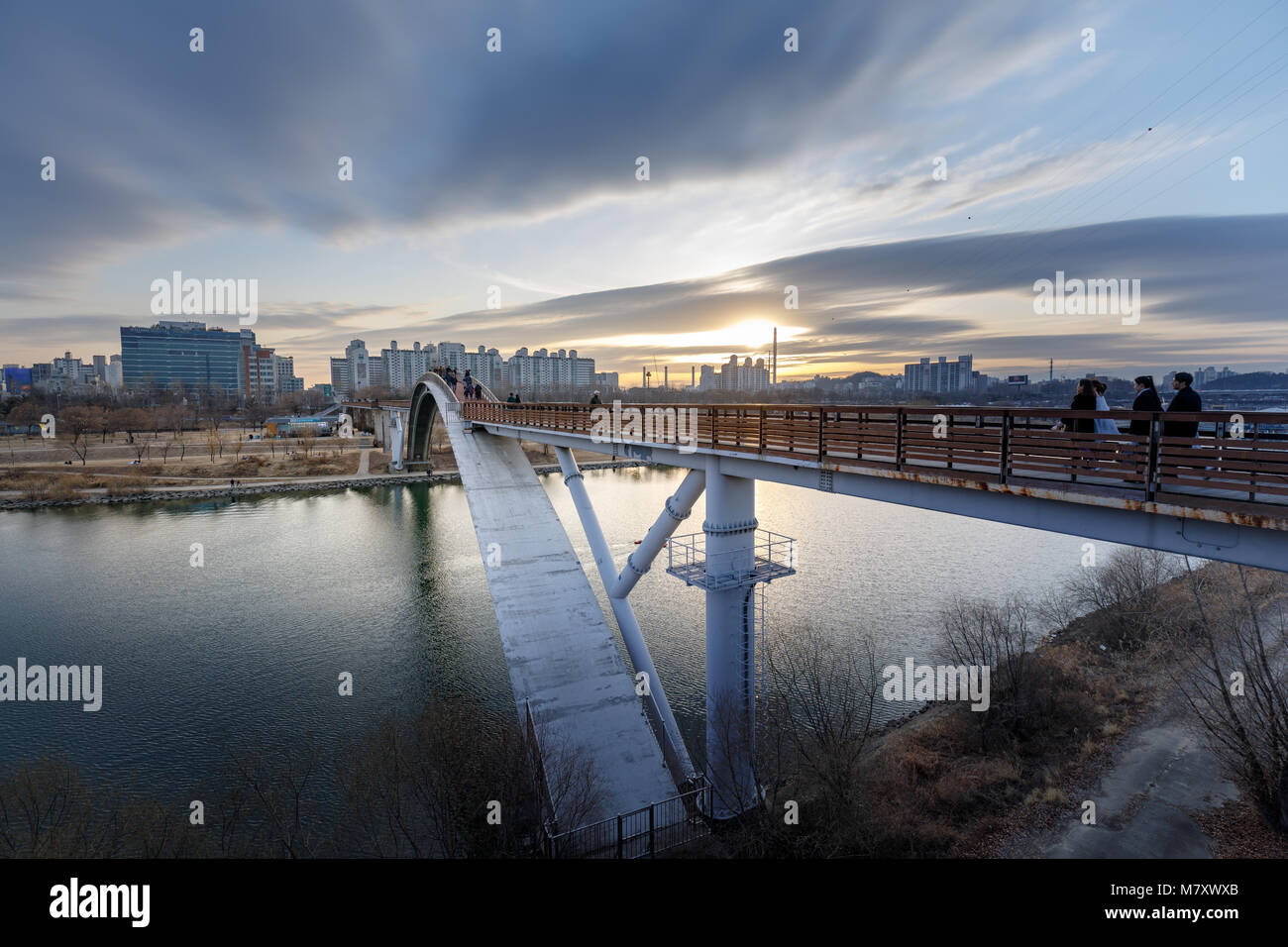 Bridge view of the Seonyudo Park with sunset in Seoul, South Korea ...