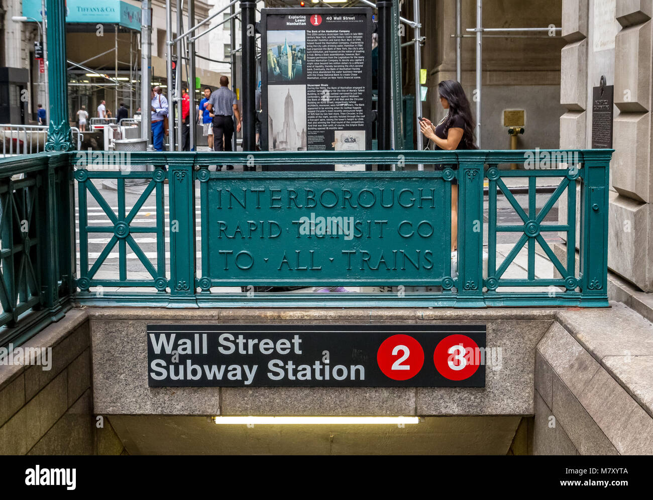New street station entrance hi-res stock photography and images - Alamy