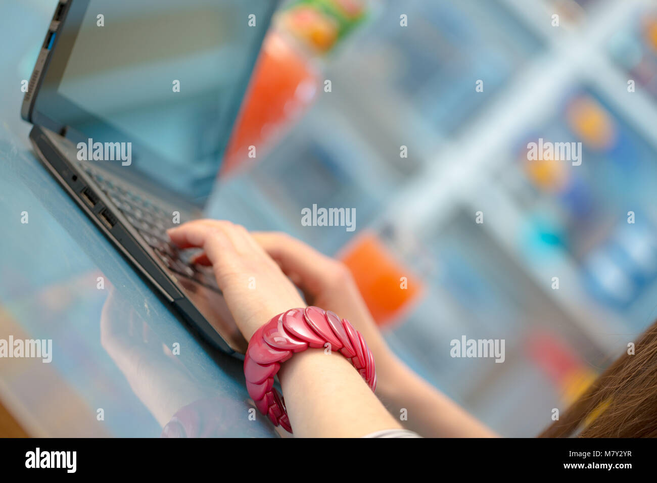 Hands girl working on laptop Stock Photo - Alamy