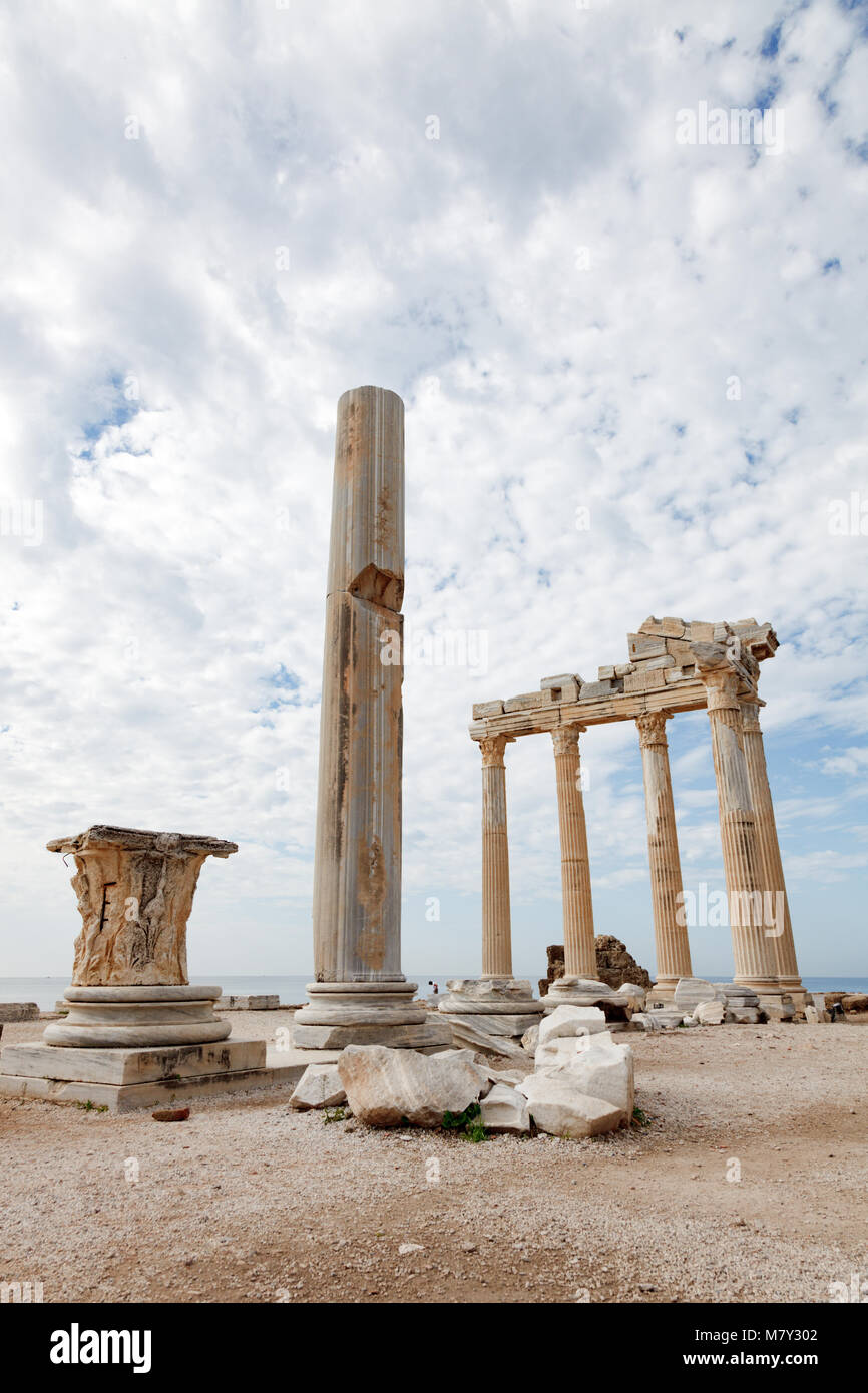 Columns of an ancient Greek temple, ruins Stock Photo - Alamy