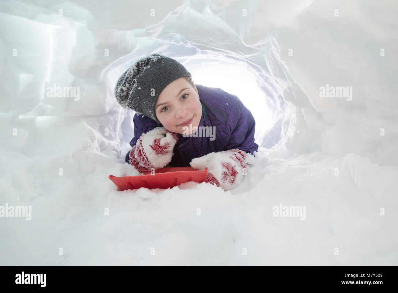 Child crawling through tunnel hi-res stock photography and images - Alamy