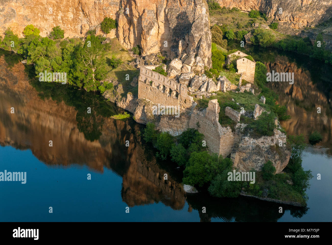 Parque Natural Hoces del río Duratón en la provincia de Segovia (España ...