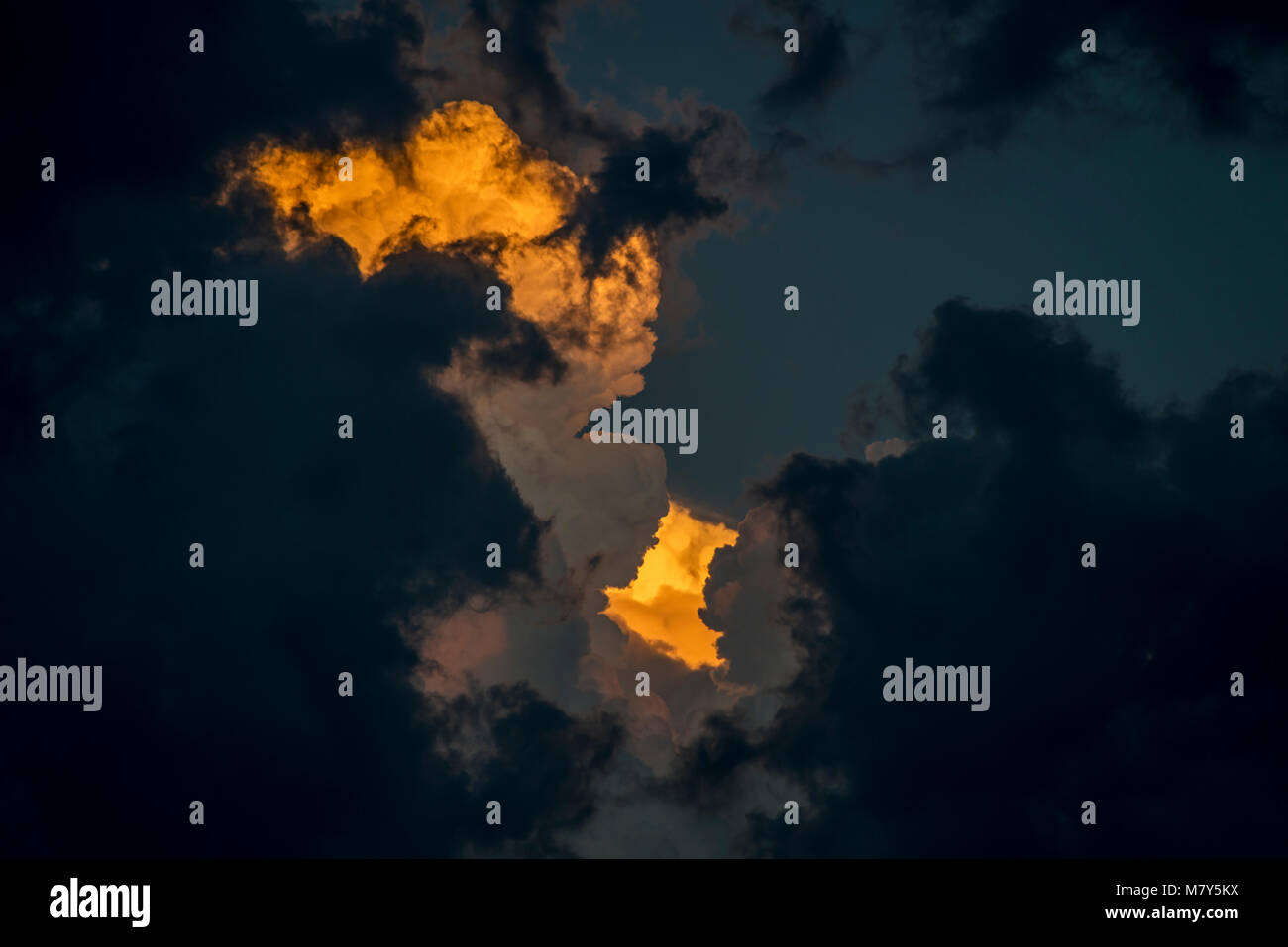 Yellow clouds hi-res stock photography and images - Alamy