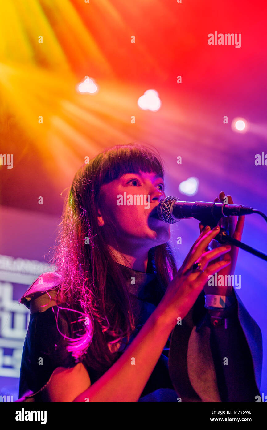 Icelandic singer hi-res stock photography and images - Alamy