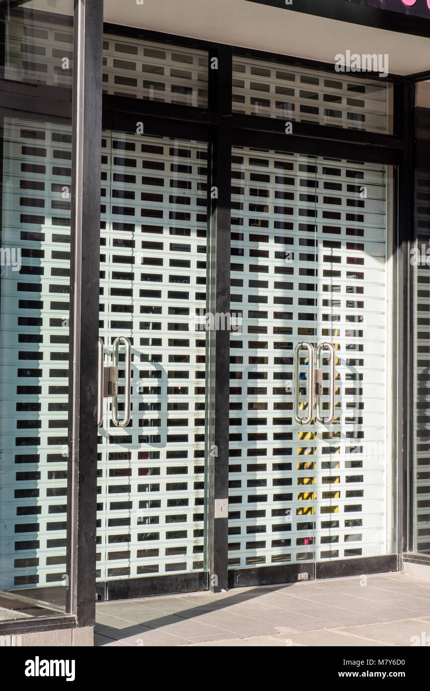 Closed shop shutters hi-res stock photography and images - Alamy