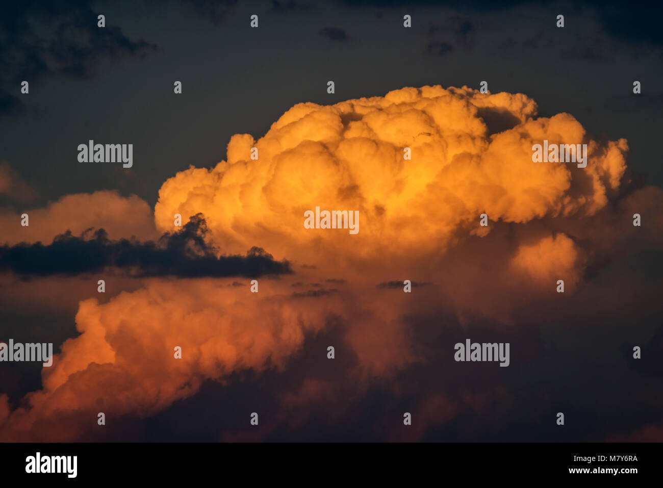 Pale gray sky hi-res stock photography and images - Alamy