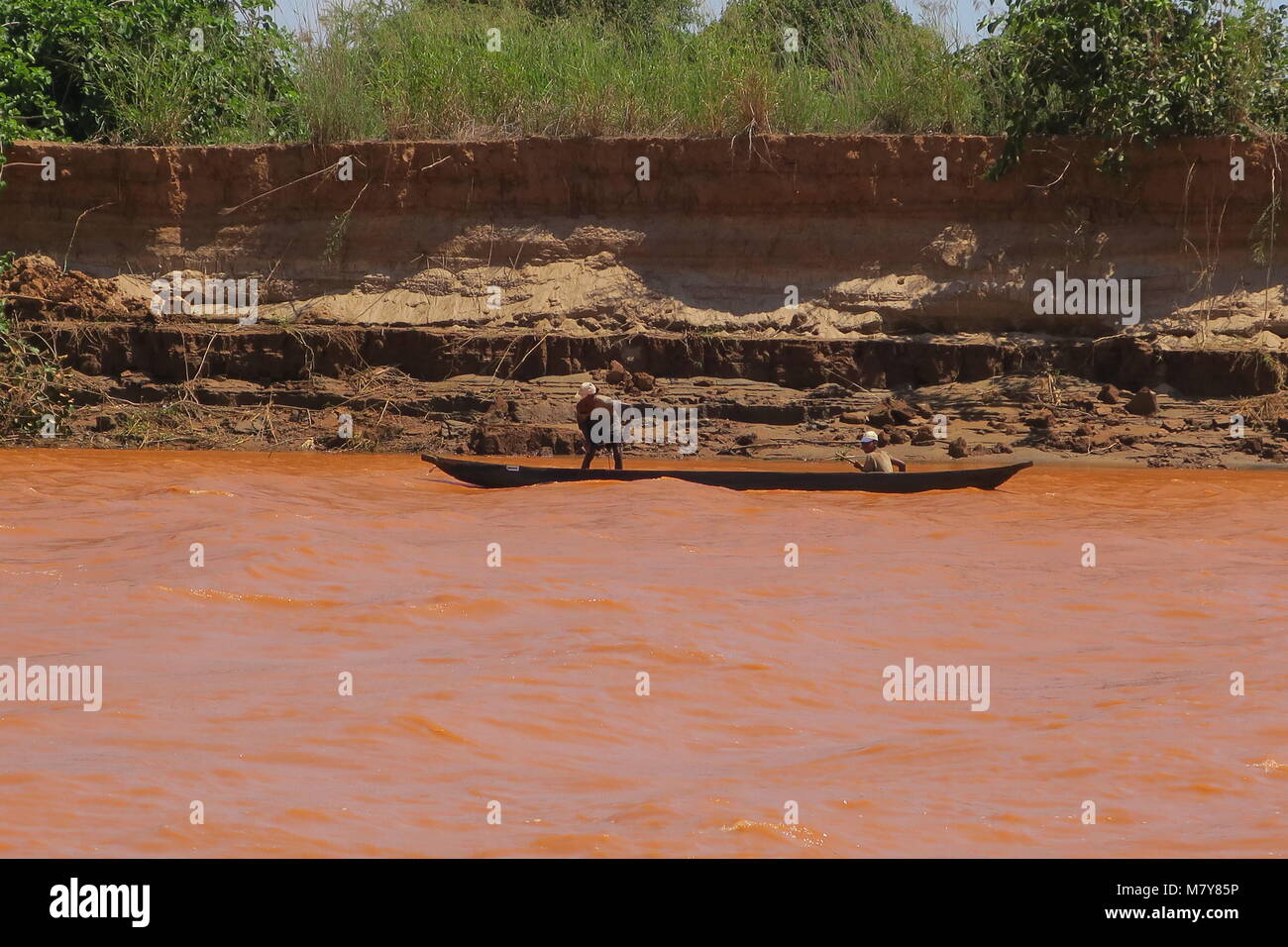 Pirogue, dugout, canoe on Tsiribihina river, Madagascar Stock Photo - Alamy