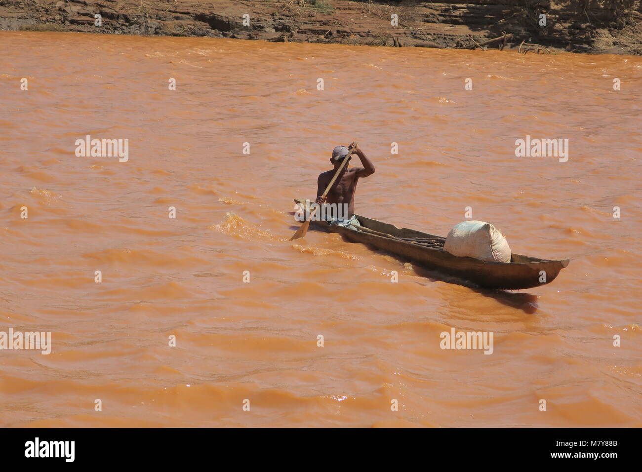 Pirogue, dugout, canoe on Tsiribihina river, Madagascar Stock Photo - Alamy