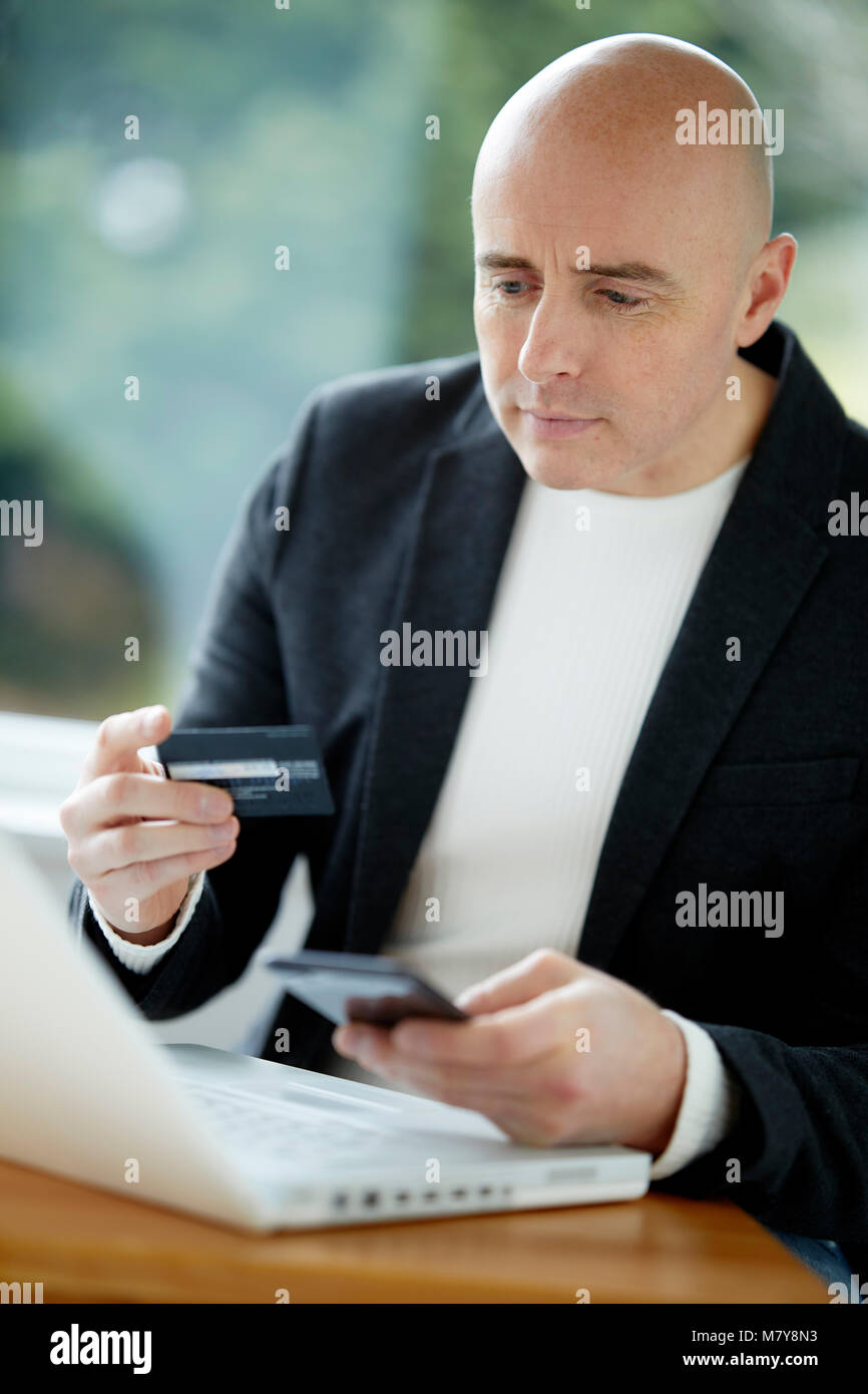 Credit card finance man hi-res stock photography and images - Alamy