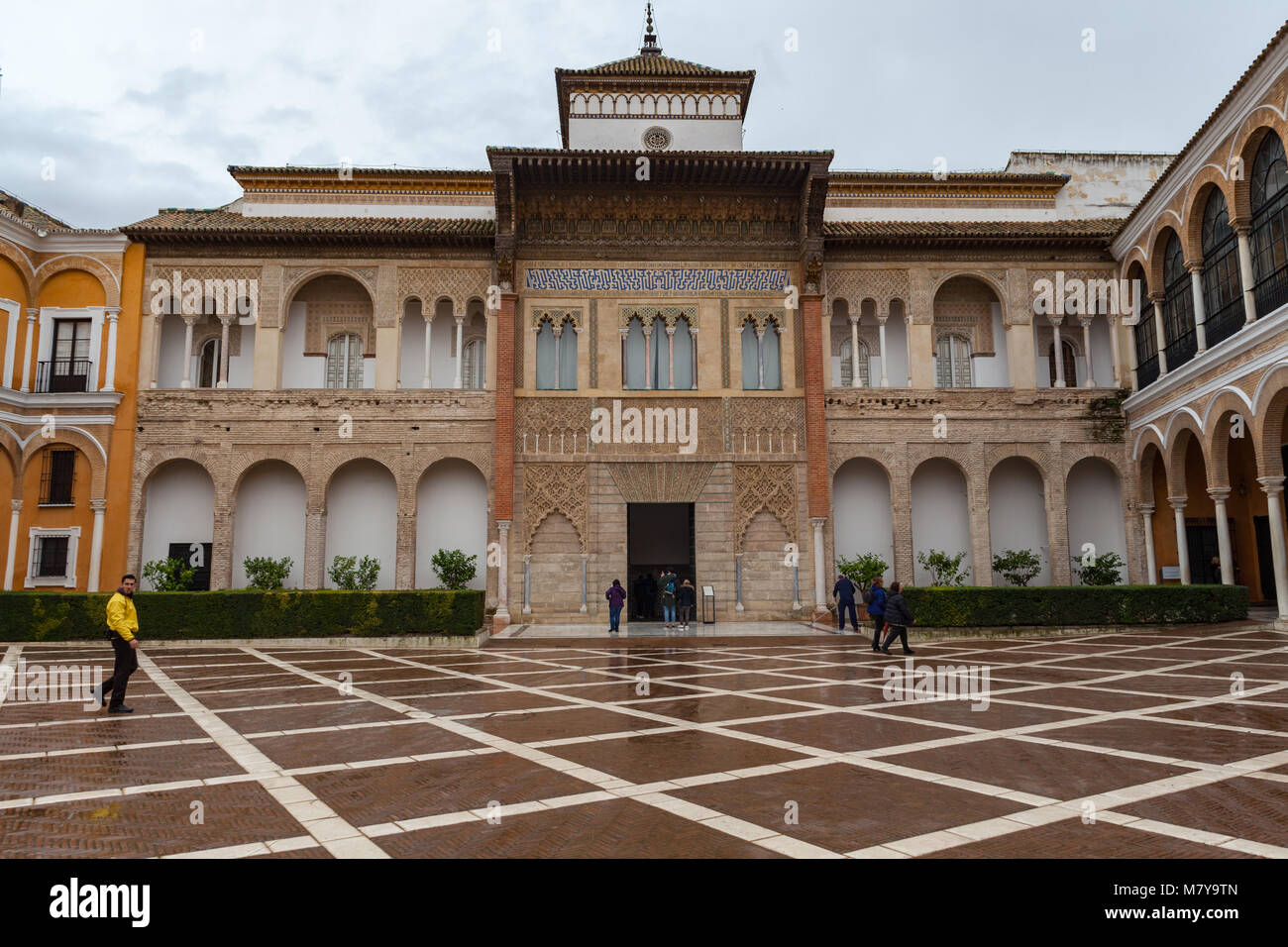 Medieval islamic palace hi-res stock photography and images - Alamy