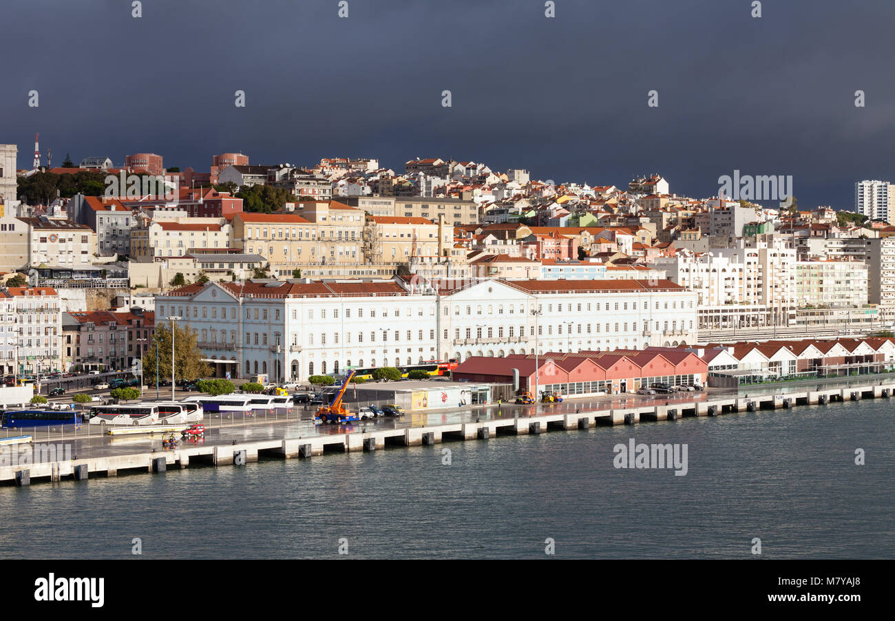 Lisbon waterfront hi-res stock photography and images - Alamy