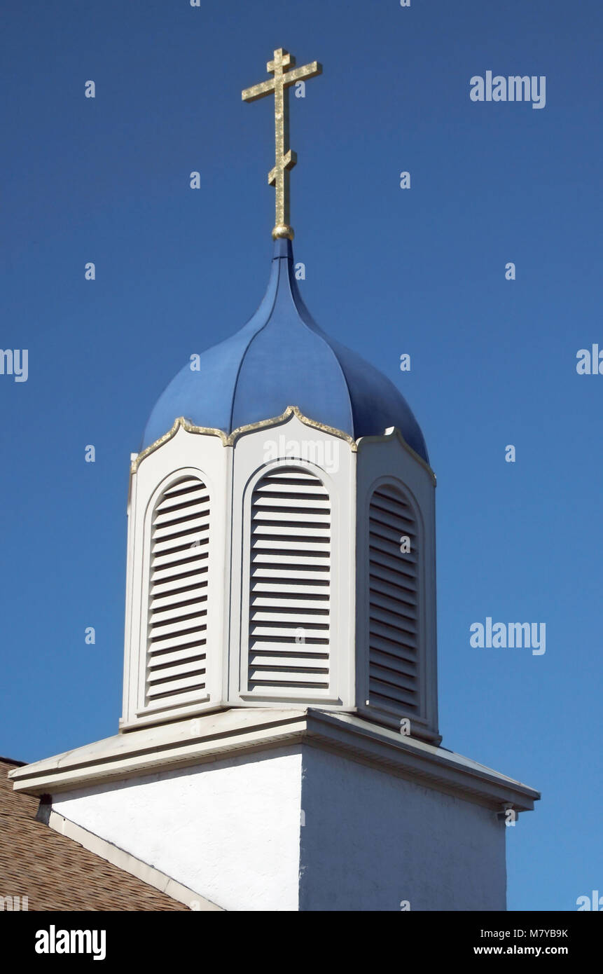 A Church steeple against a blue sky Stock Photo - Alamy