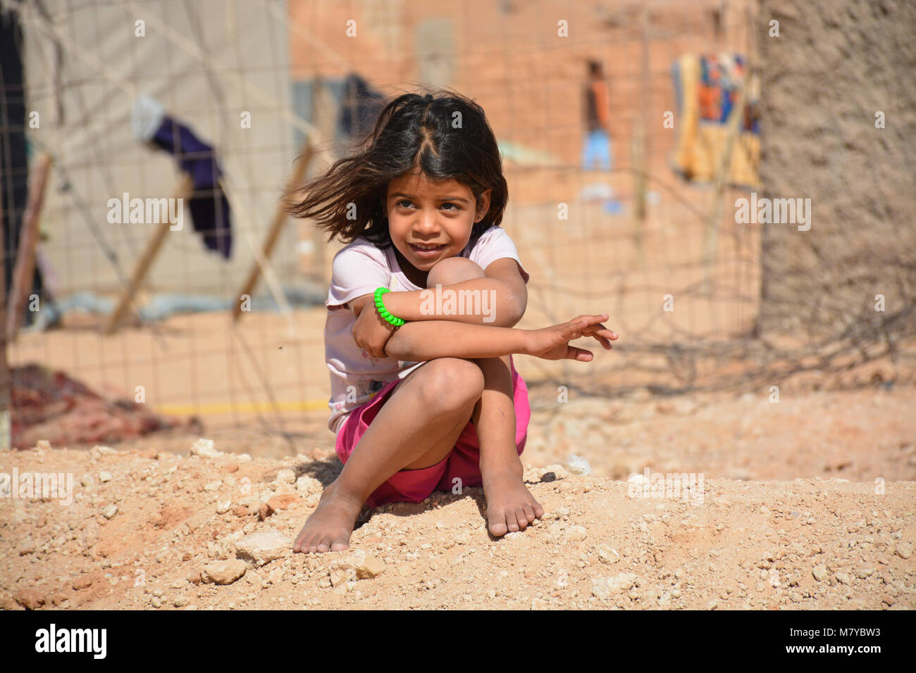 Houses in desert child in desert hi-res stock photography and images ...