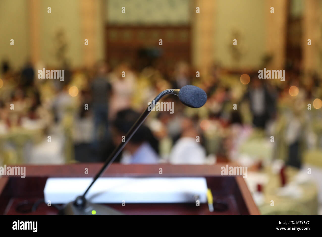 mic on stage Stock Photo - Alamy