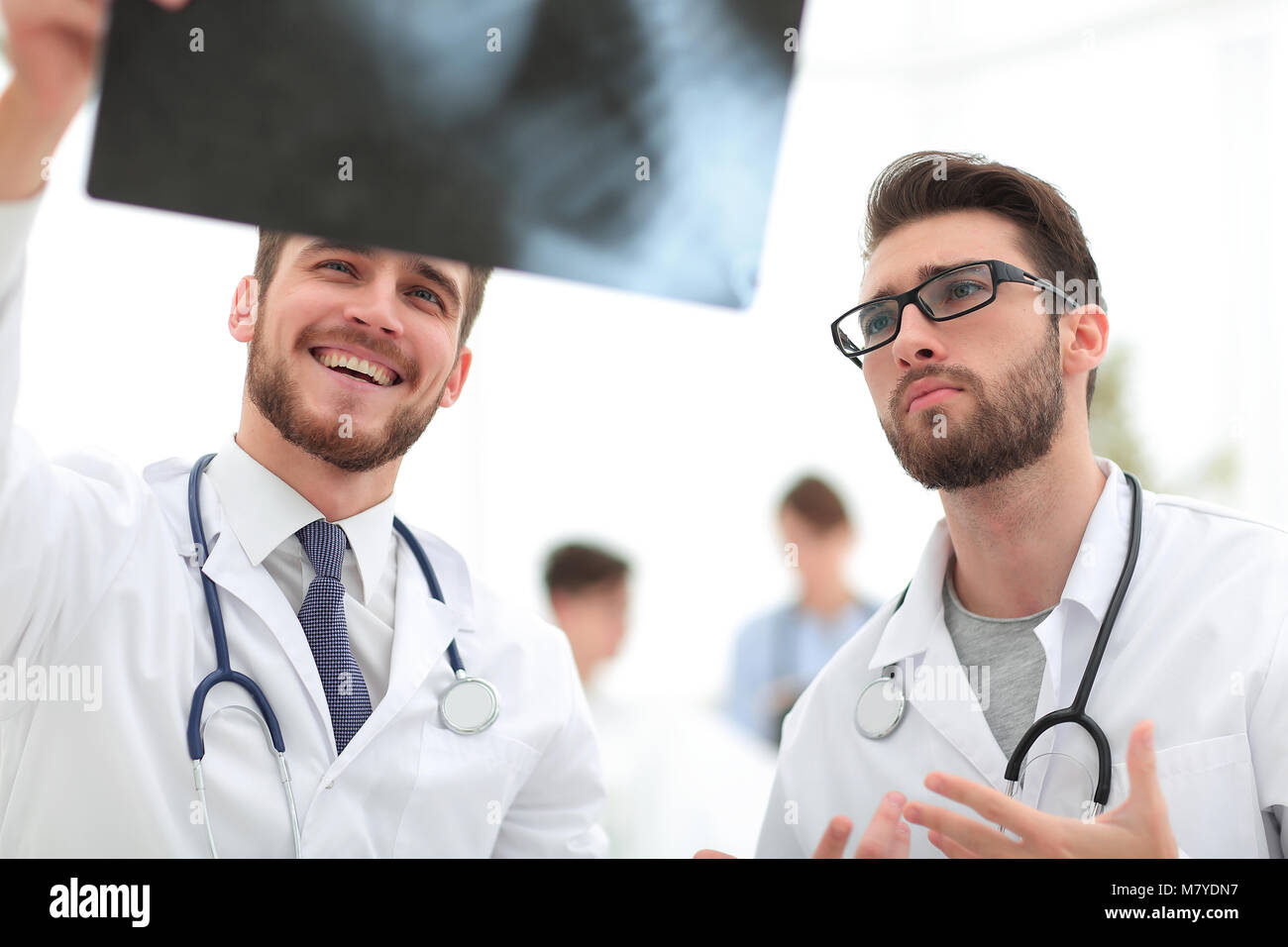 two doctors looking at x-ray Stock Photo - Alamy