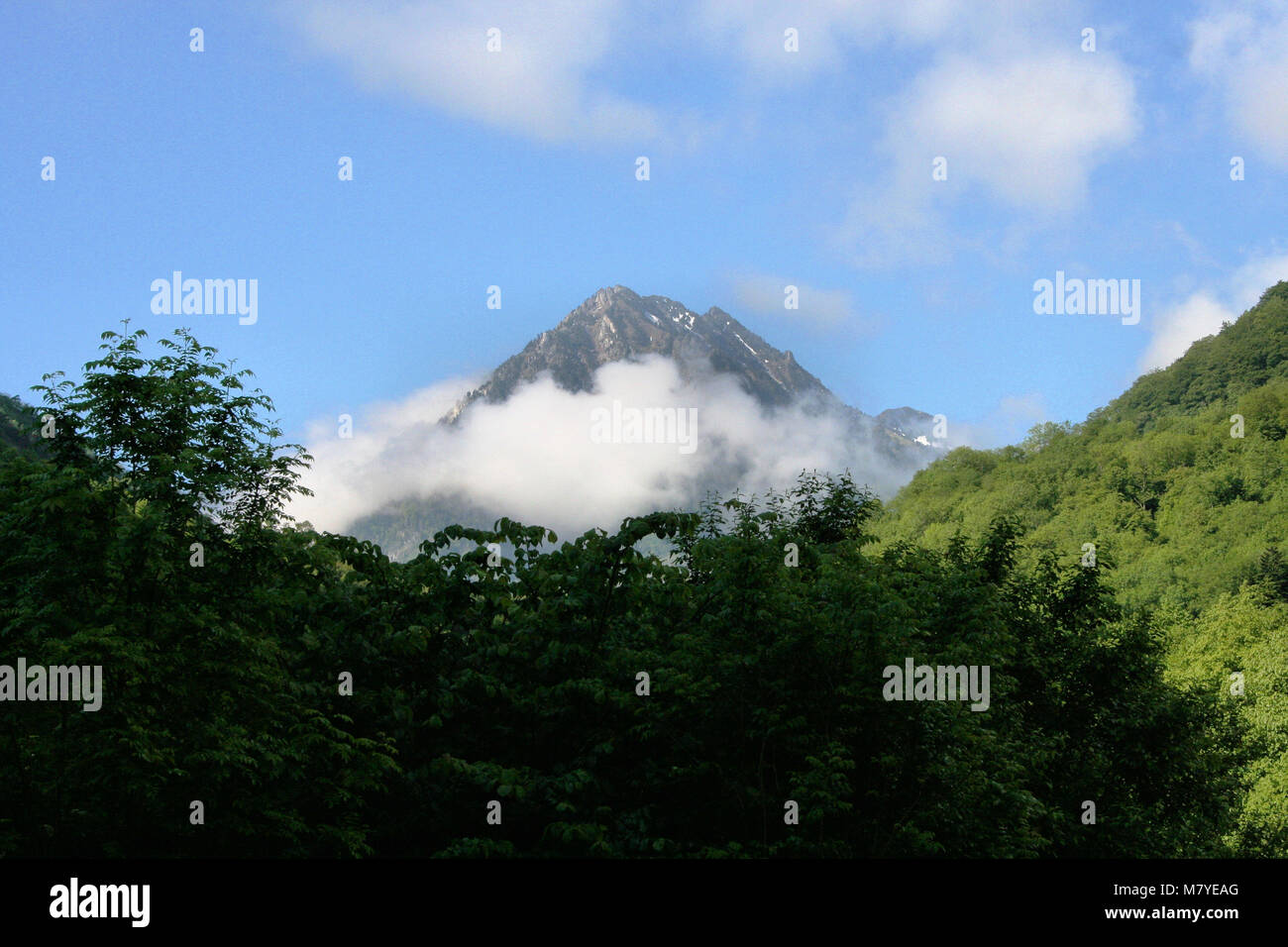 Alpine lakes mountain scenery hi-res stock photography and images - Alamy