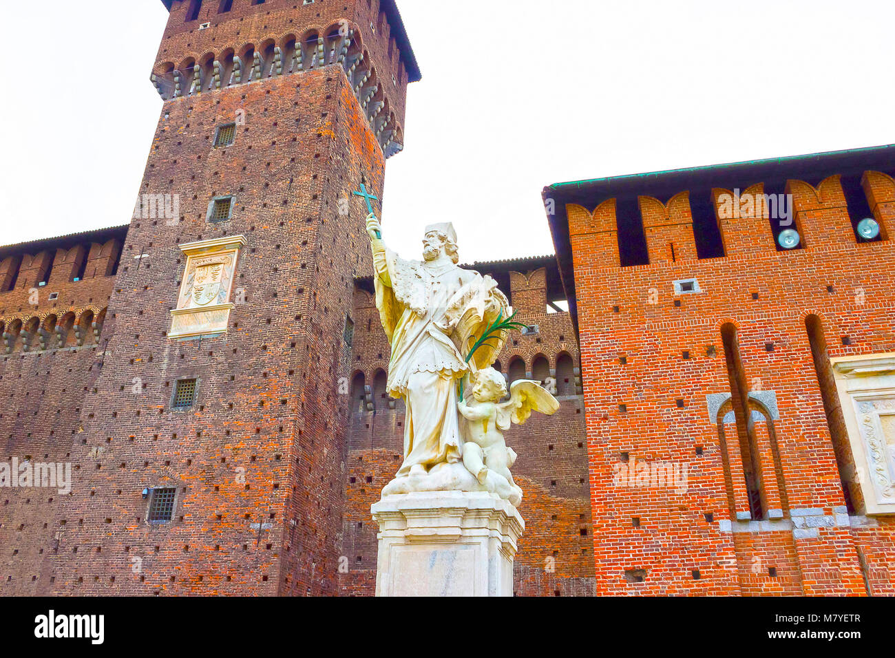 Courtyard and architecture in the milan castle castello hi-res stock ...