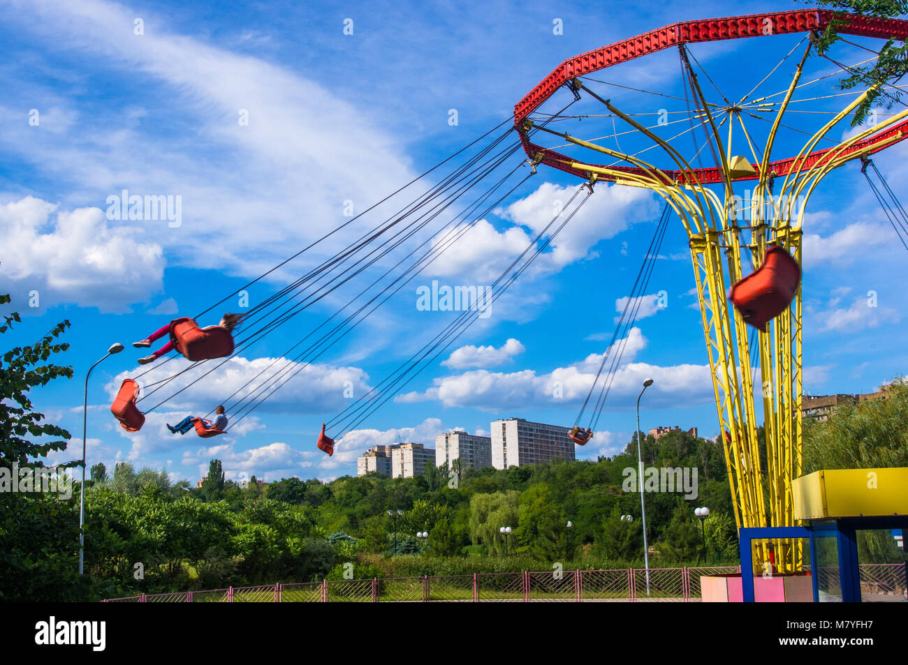 attractions in spring city Park - blooming flower and trees, bright ...
